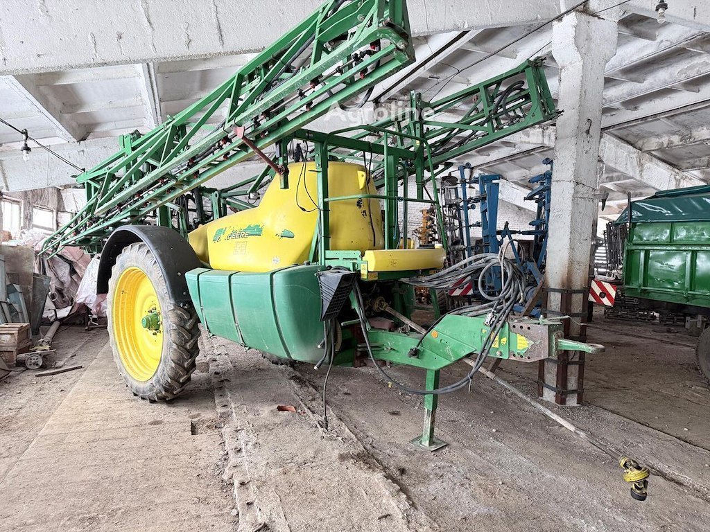 John Deere 724 vučena prskalica