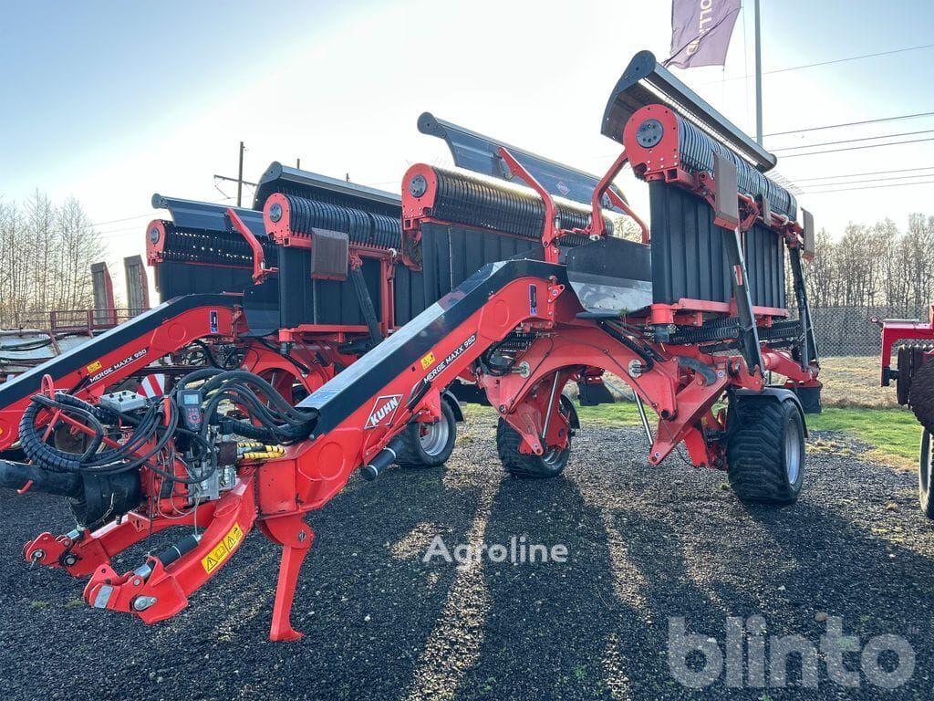 Prodaje se Kuhn Merge Maxx 950 trakasti formirač otkosa na aukciji