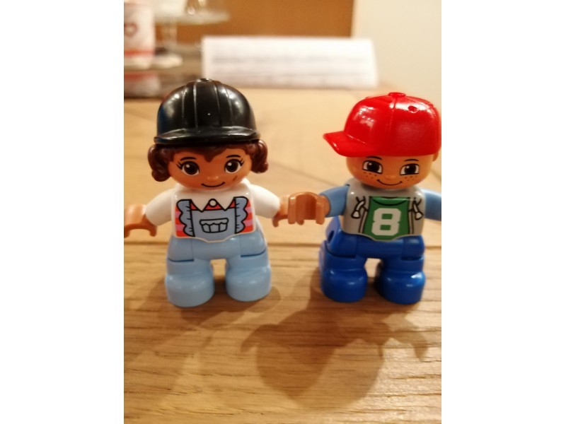 Lego duplo dečak i devojčica