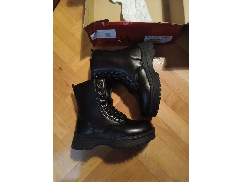 Cizme za devojcicu br. 32 - NOVE nekoriscene