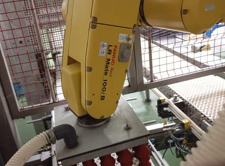 Ruka FANUC LR Mate 100iB + kontroler FANUC R-J3iB sa tič pendentom uklučen