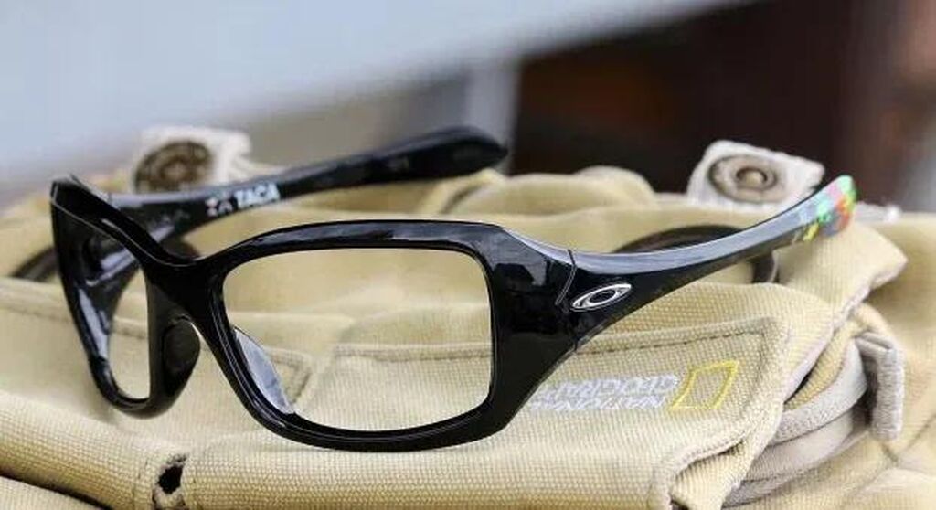 OAKLEY Vintage Crni Autentični Oktir za Naočare USA. Rezervisano. Made