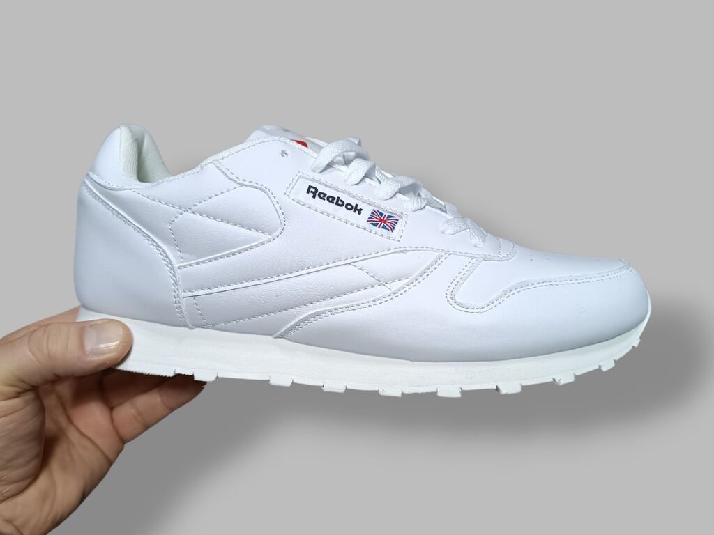 Reebok classic patike kao ekokoža crne i bele NOVO Novo Brojevi 36