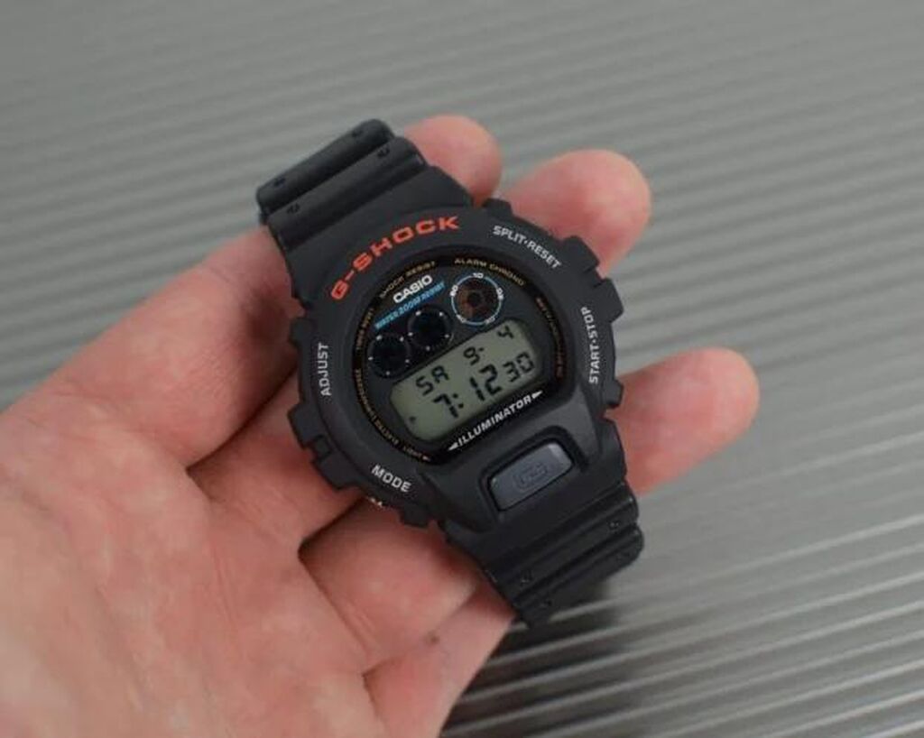 Casio G-Shock DW-6900-1 Potpuno NOV sat Casio G-Shock DW-6900-1