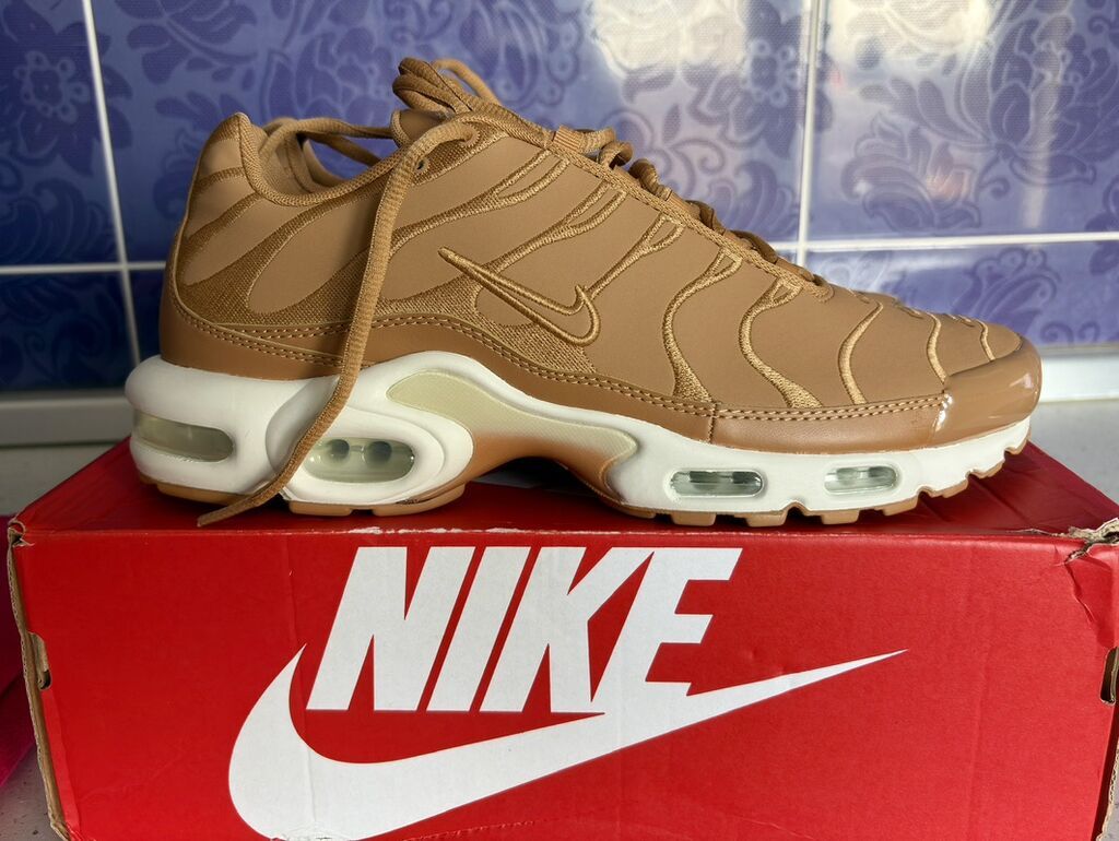 Nike Air Max Plus (TN) patike – monohromatsko “wheat/tan” izdanje