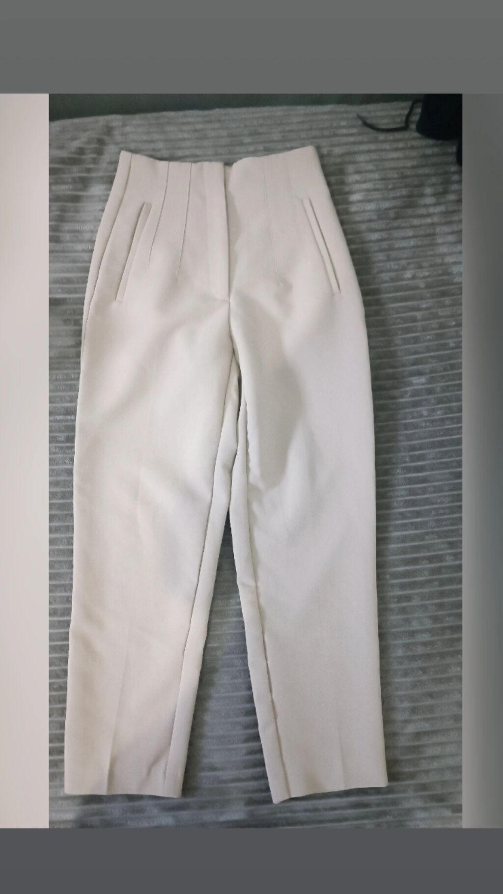 Elegantne ženske pantalone – krem/bež boje - Kroj: klasičan, ravne