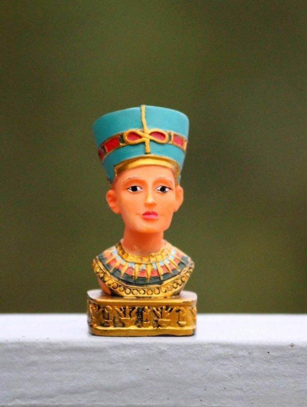 Nefertiti Egyptian Queen Bust Mini Statue. Rezervisano. Mini statua