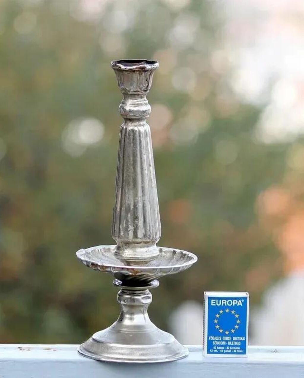 Predratni Stari obilno posrebreni svećnjak čirak. Predratni, obilno