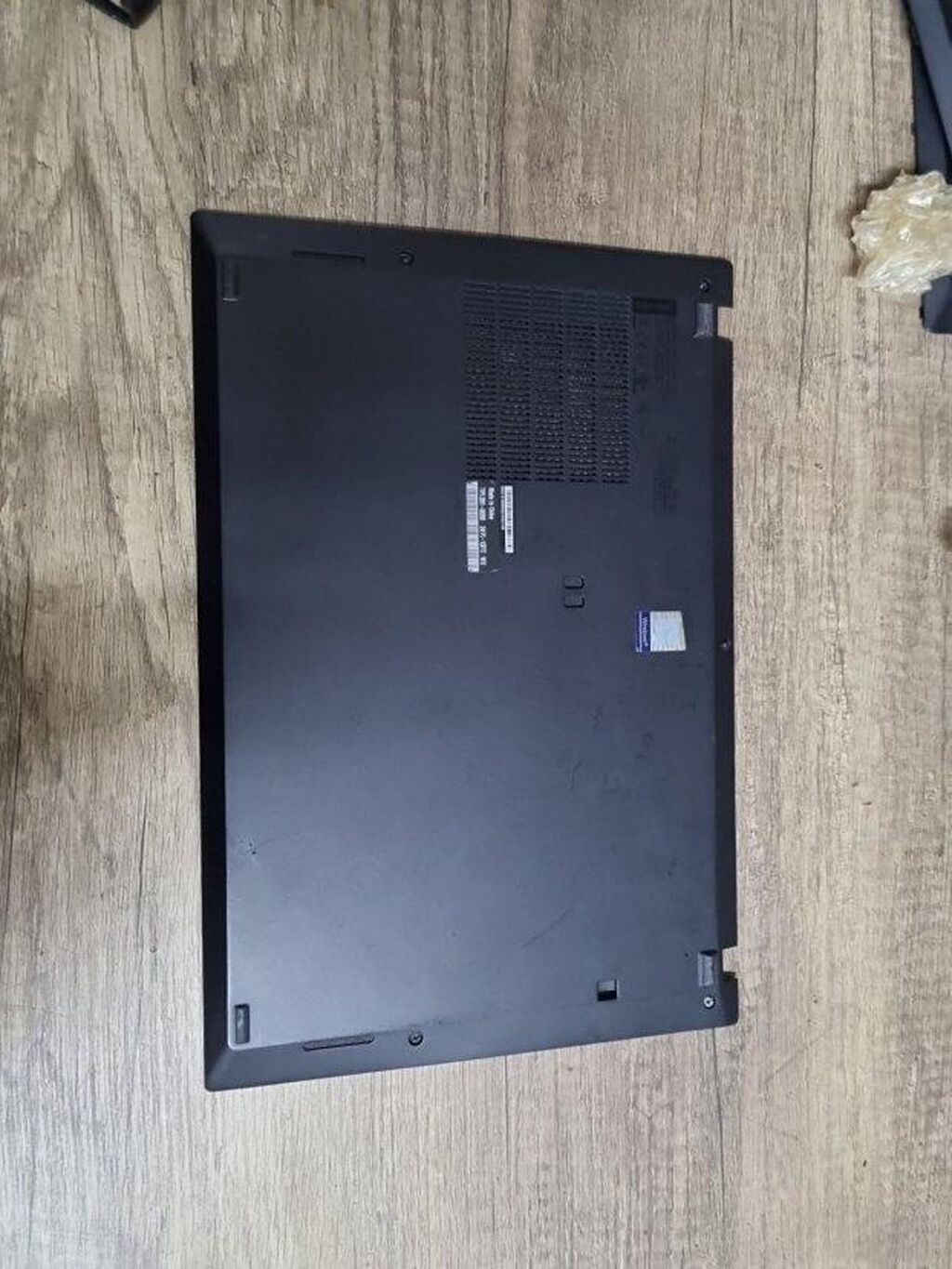 Donje kuciste za Lenovo ThinkPad T490S. ✨ Dobro stanje