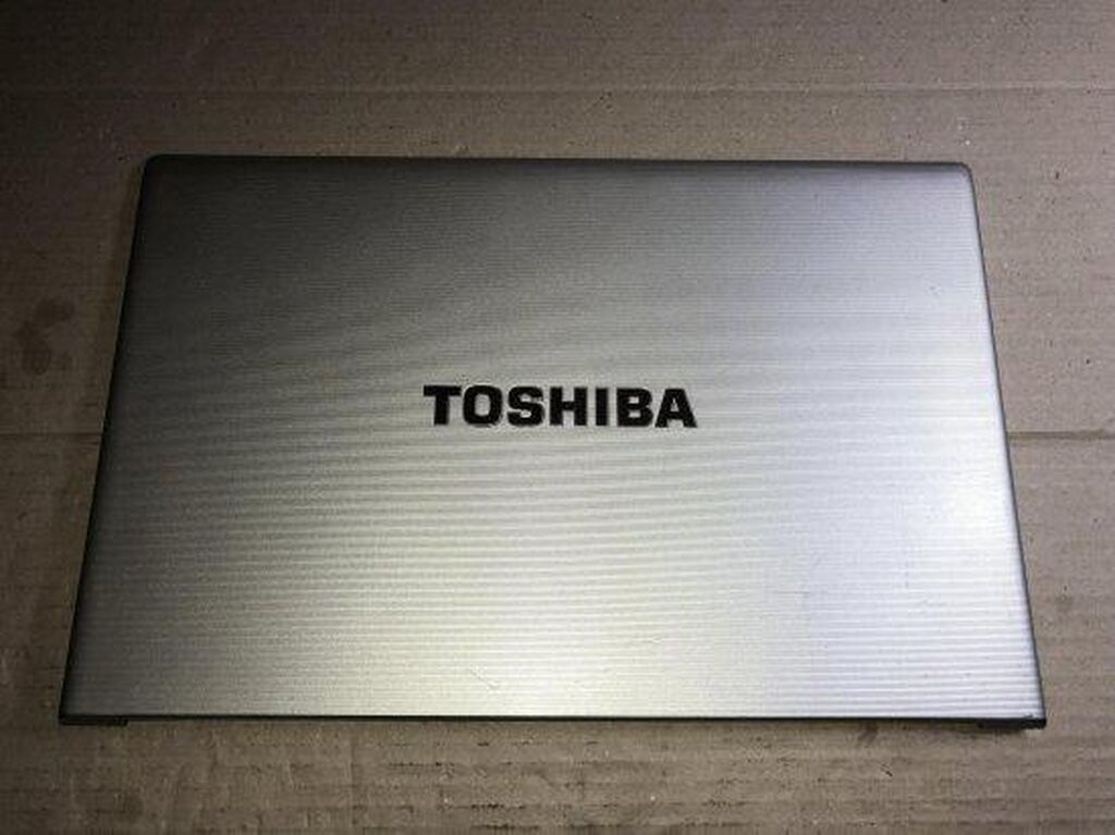Gornje kuciste za Toshiba R850-12R. ✨ Ispravno