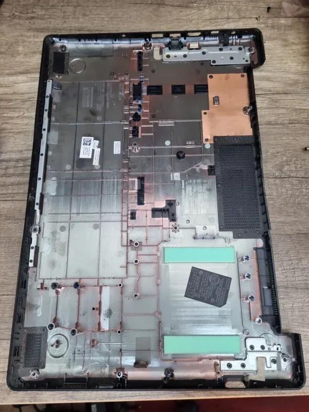 Donje kuciste za Dell Latitude 3590. ✨ Ispravno