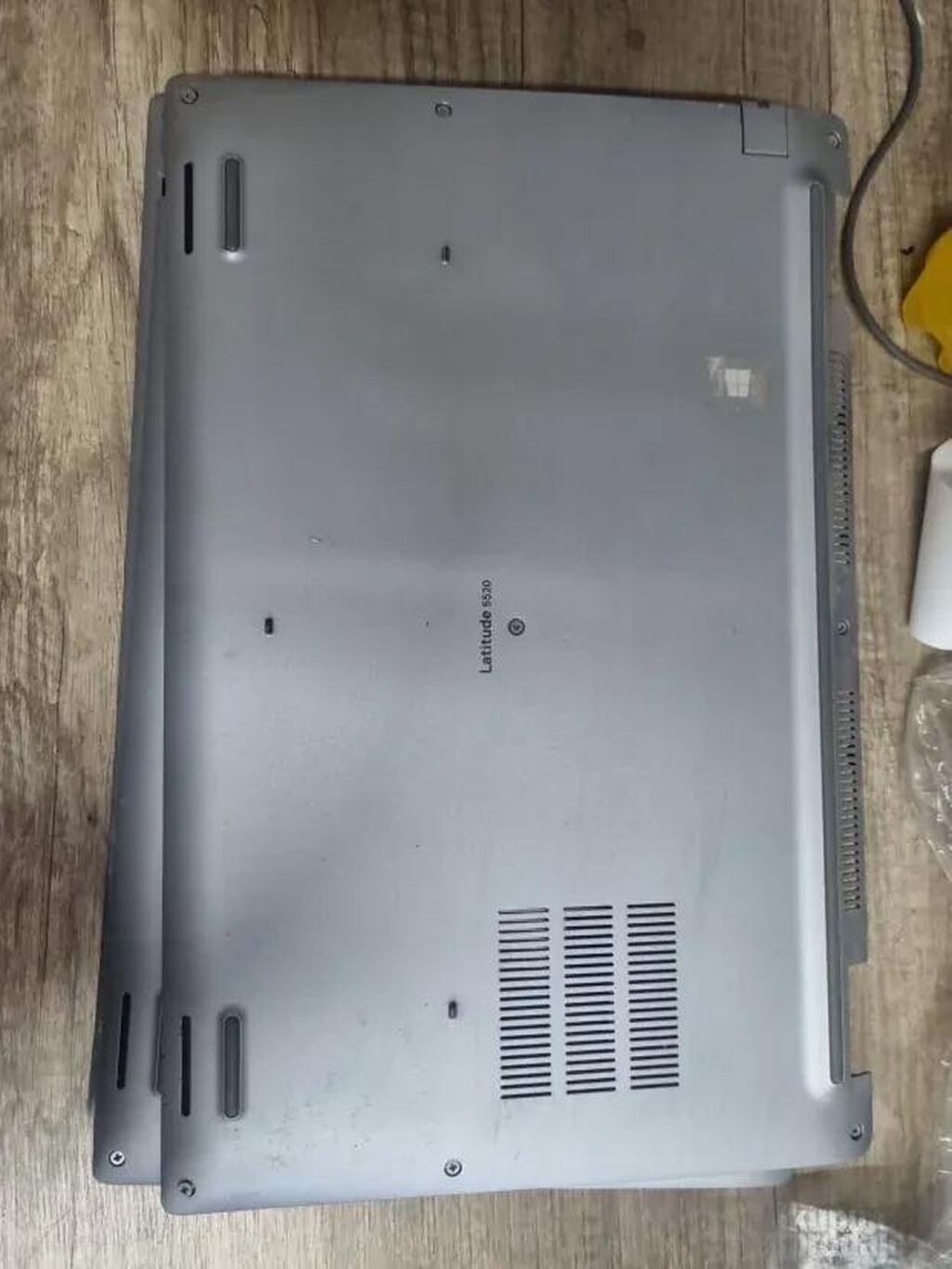 Donje kuciste za Dell Latitude 5520. ✨ Ispravno, vise komada na