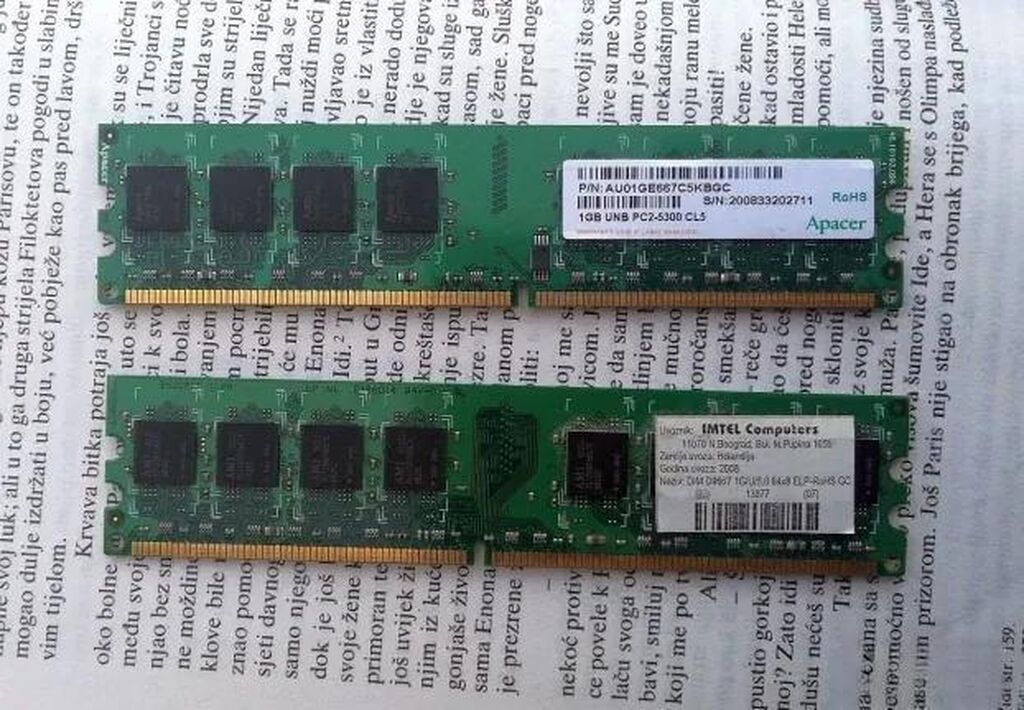 Apacer DDR2 DVE radne memorije od po 1GB. Dve Apacer DDR2 radne