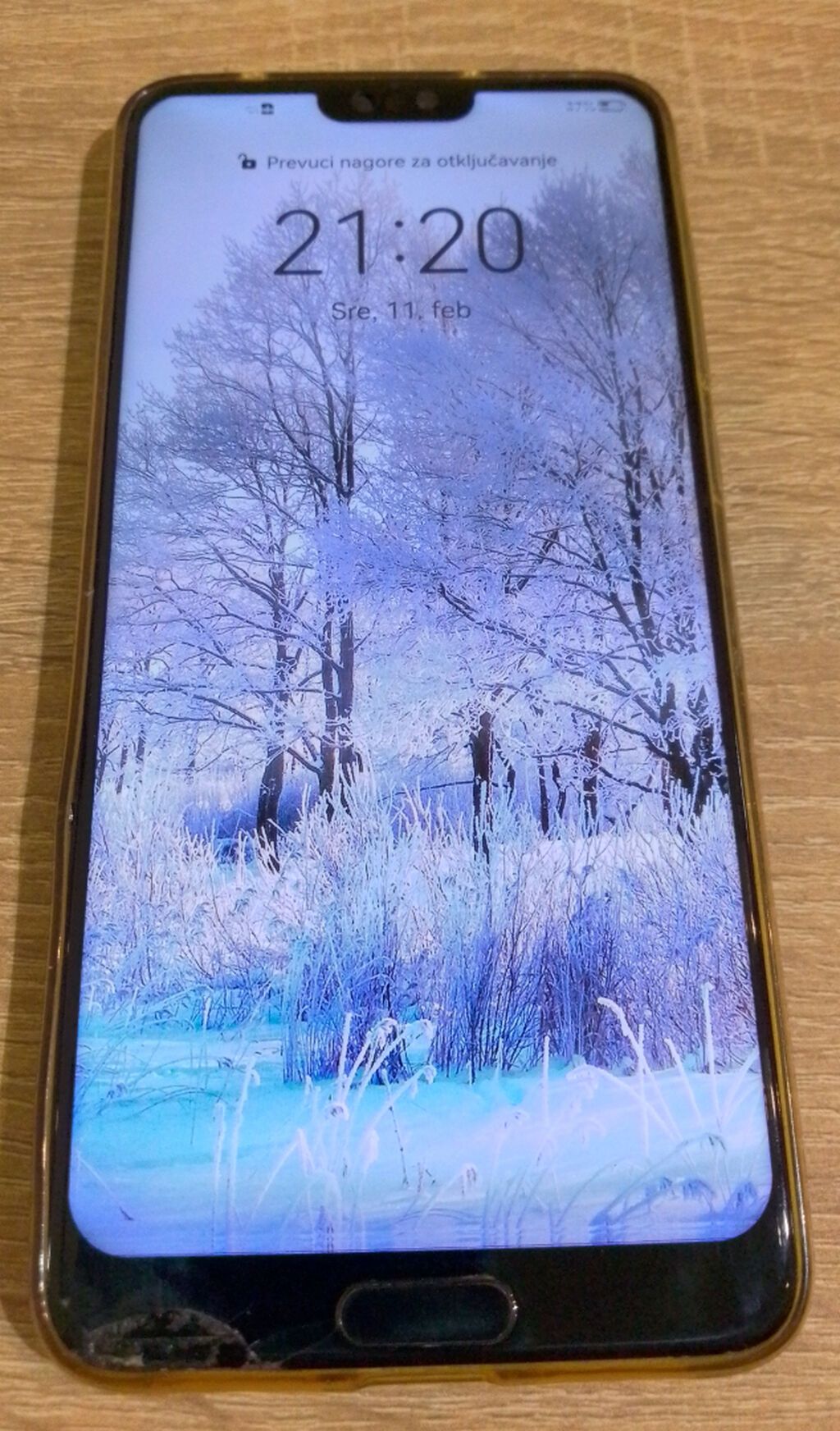 Huawei P20 Pro Polomljen poklopac i ostećen sa prednje strane. Kad se