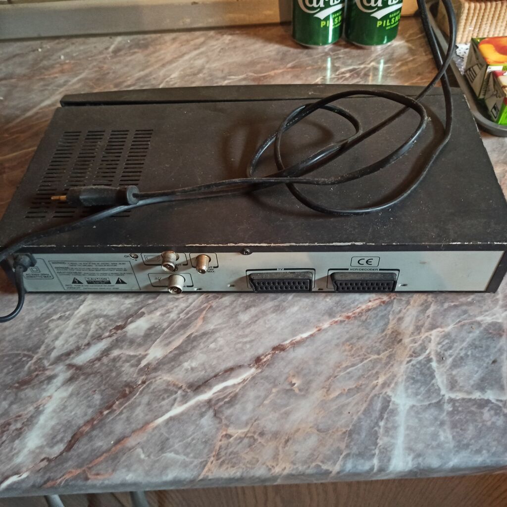 RADIX Delta 2000 – satelitski risiver + Sony Walkman FM/AM Opis: -