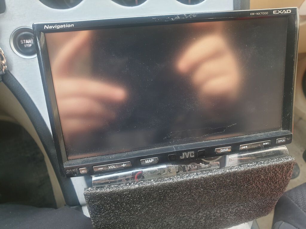 JWC KW-NX 7000 multimedija. bila u autu koji sam kupio, nešto je