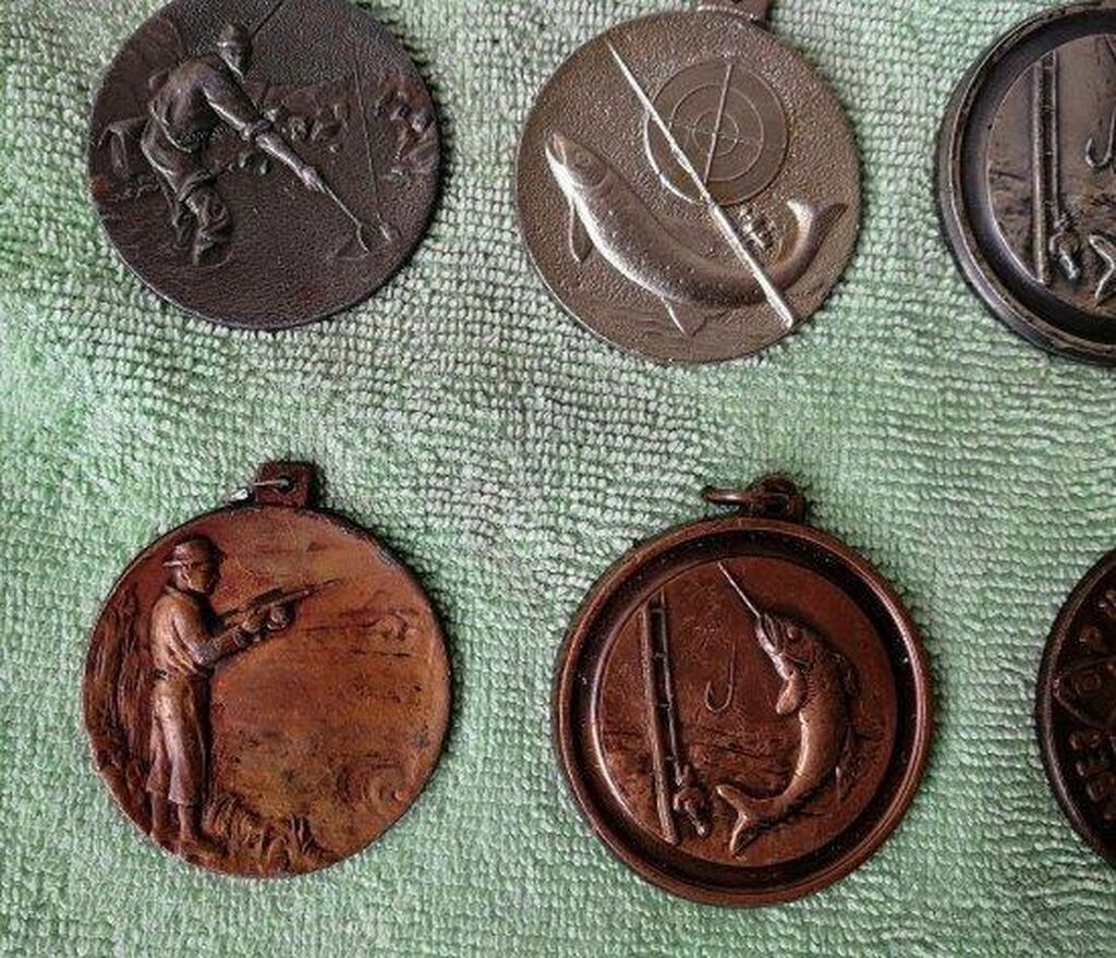 Stara medalja za ribolov, pecanje, više komada. Očuvane medalje za