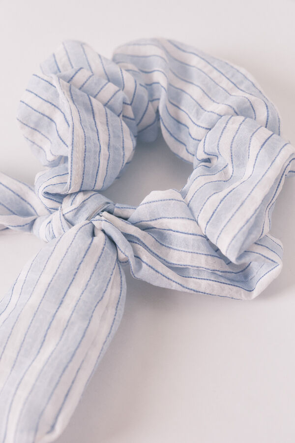 Blaues gestreiftes Scrunchie mit Schleife