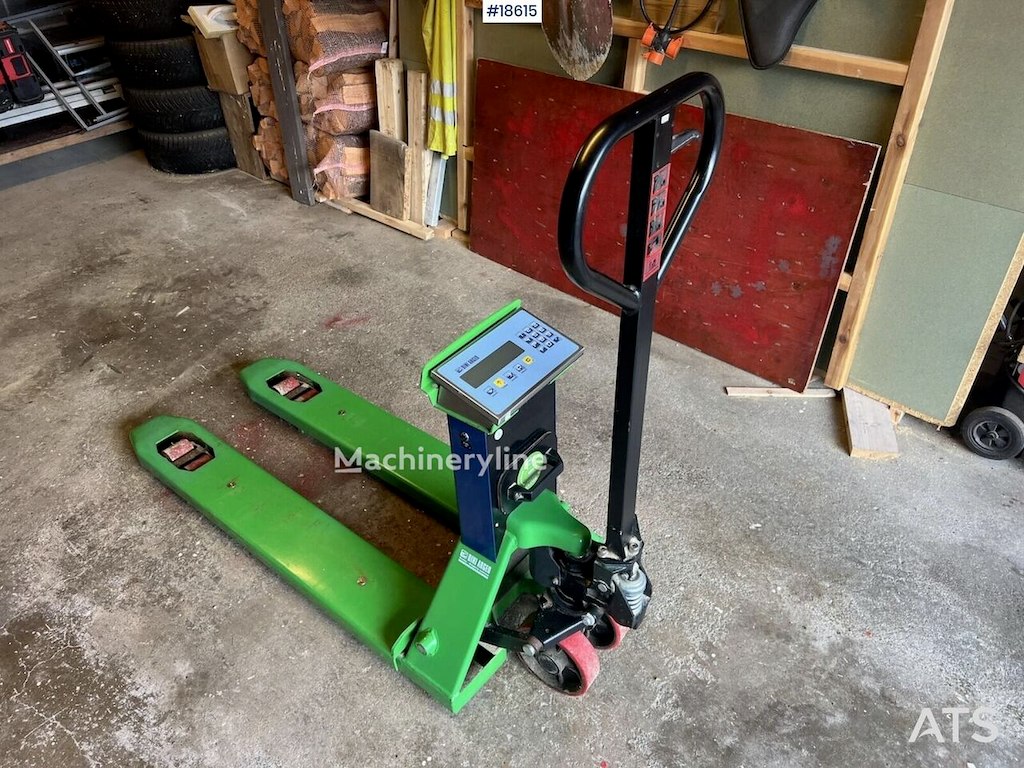 Pallet jack with a weight of up to 2 tonnes paletar sa vagom