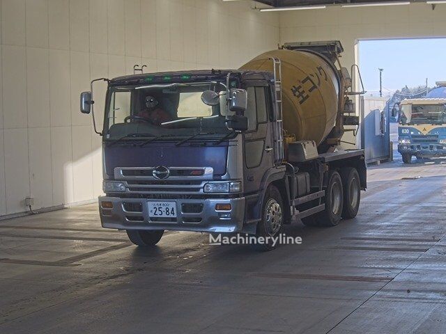 Hino TRUCK kamion s mešalicom za beton