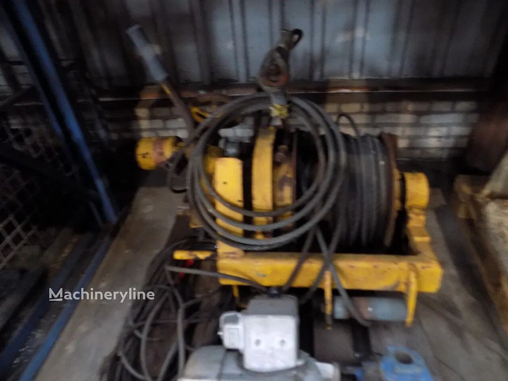 Winch for drilling rig with interval lier boormachine vitlo za kablove