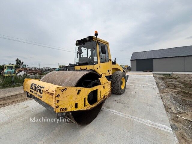 BOMAG BW213 kompaktor s jednim valjkom