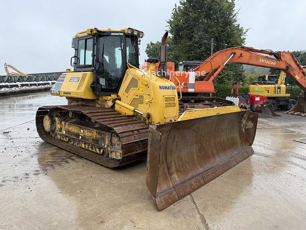 Komatsu D 61 PXi-24 buldožer