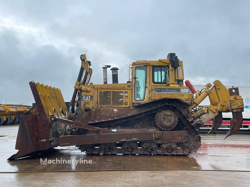 Caterpillar D8N buldožer