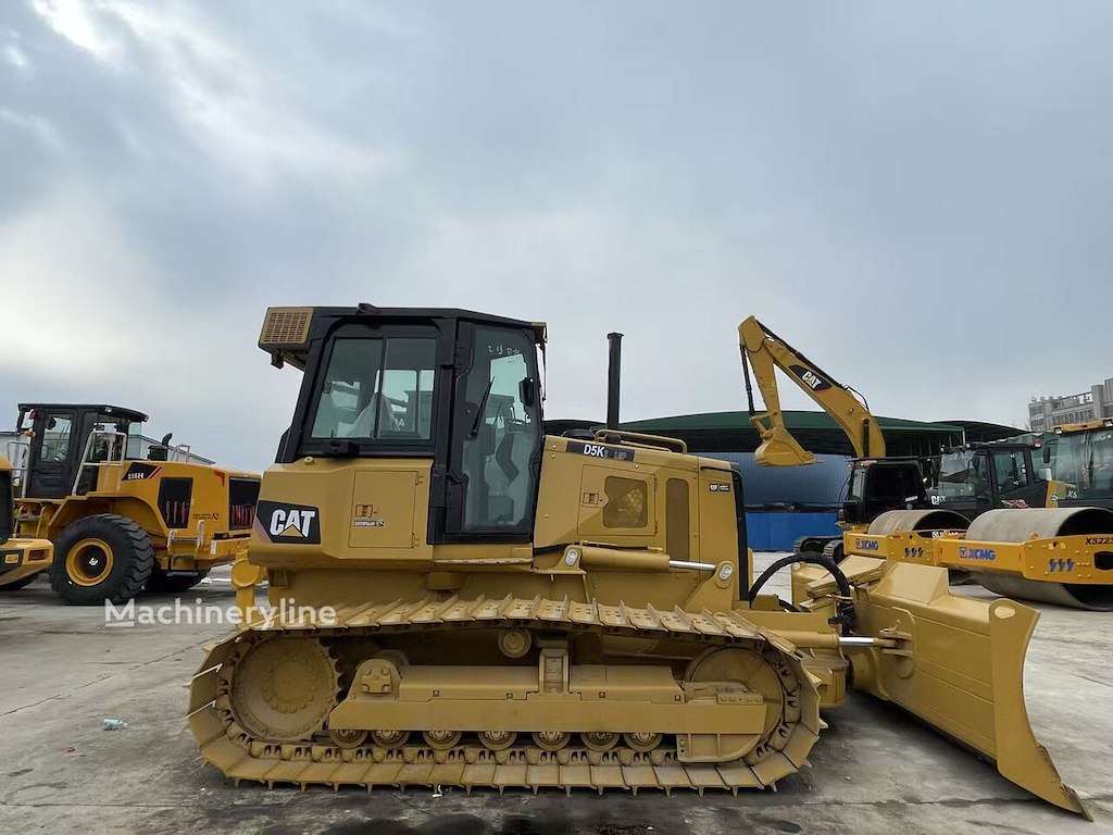 Caterpillar D5K2 buldožer
