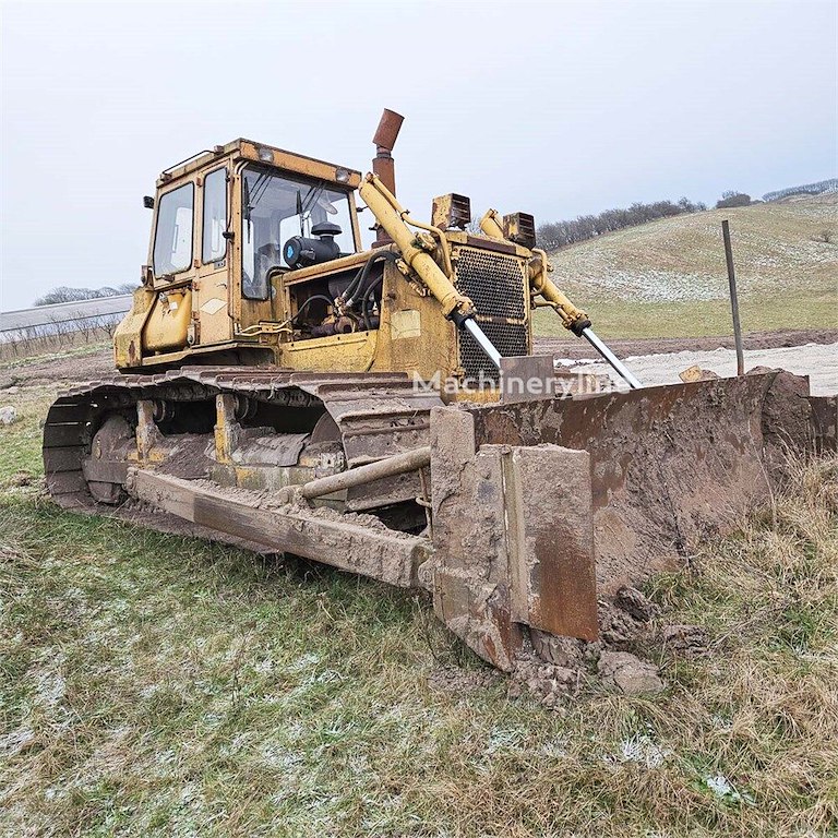 Prodaje se Komatsu D65P-7 buldožer na aukciji