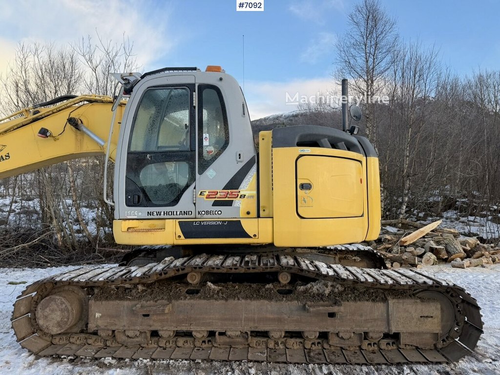 New Holland Kobelco E235BSR-2 bager guseničar