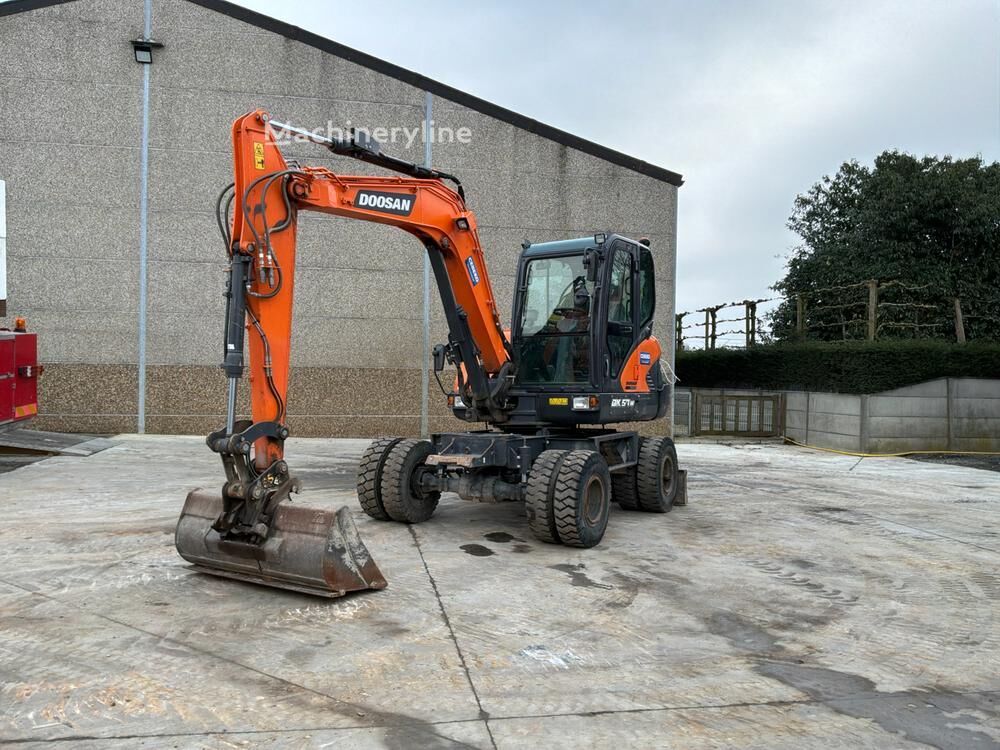 Prodaje se Doosan DX57 bager točkaš na aukciji