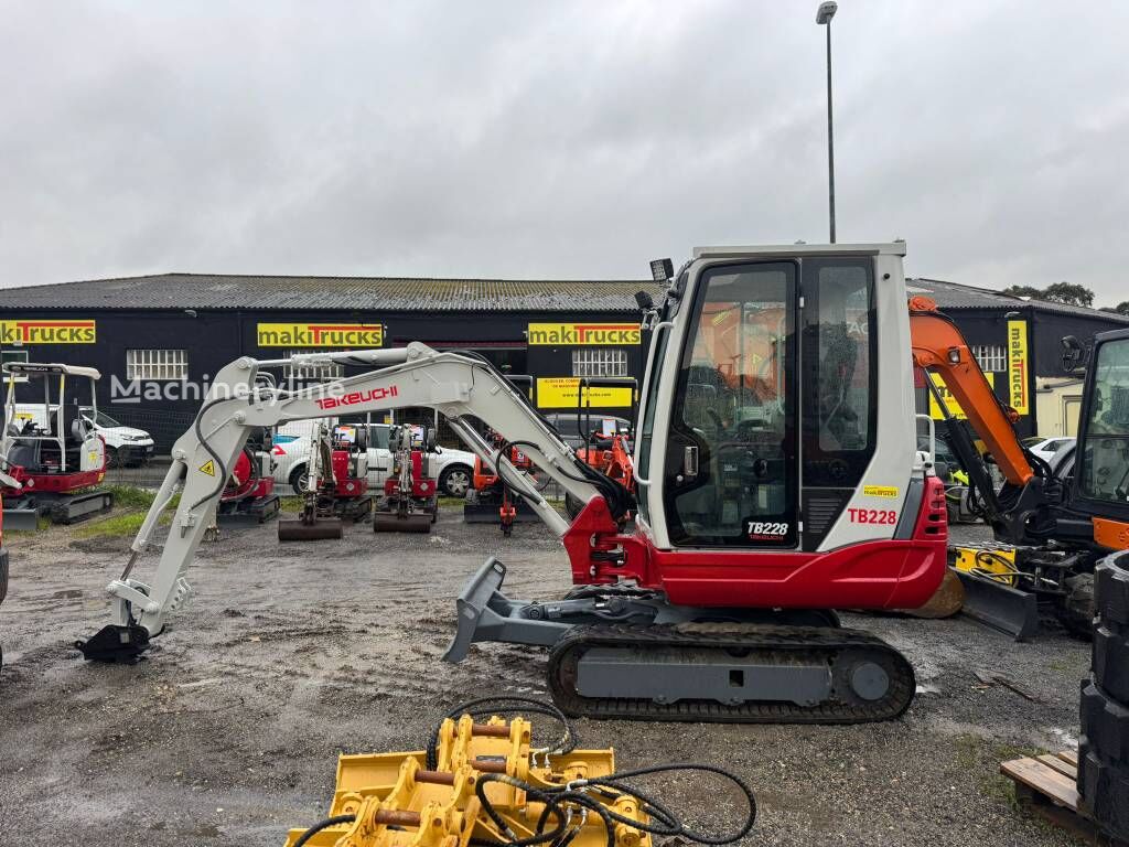 Takeuchi tb228 mini bager