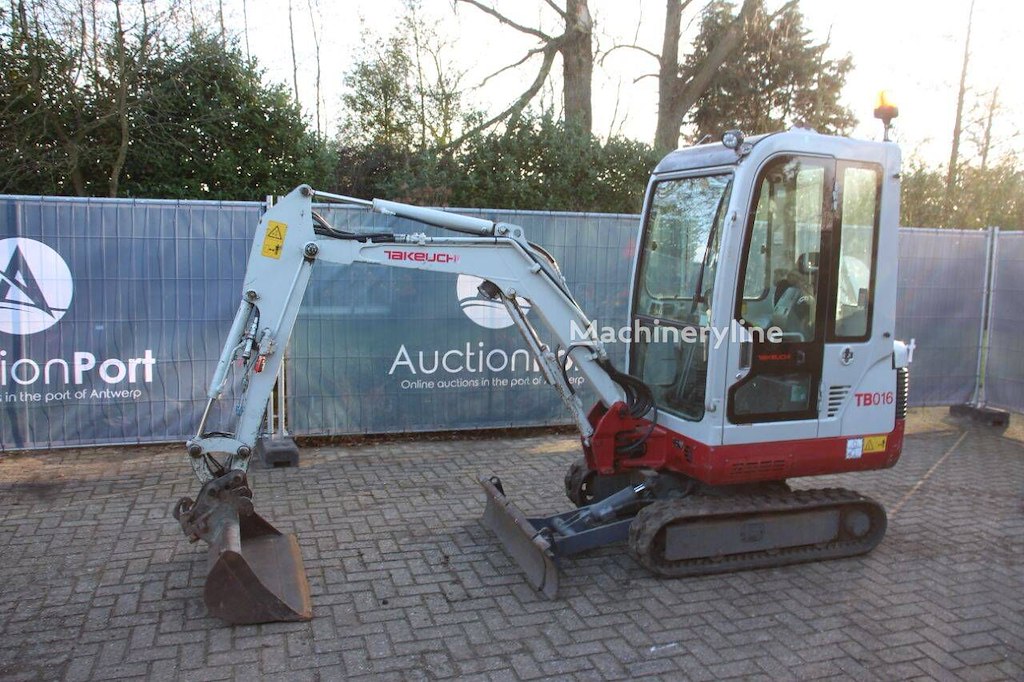Prodaje se Takeuchi TB016 mini bager na aukciji