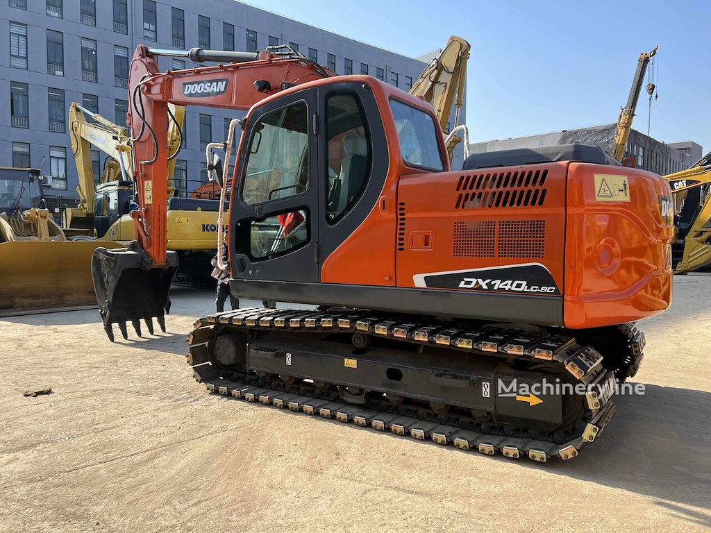 Doosan DX140LC bager guseničar