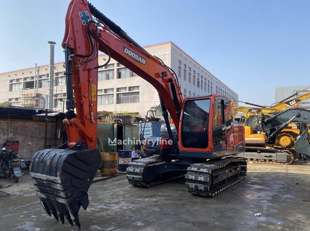 Doosan DX150 bager guseničar