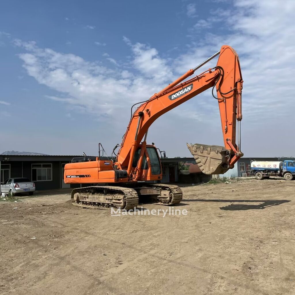 Doosan DX300 bager guseničar