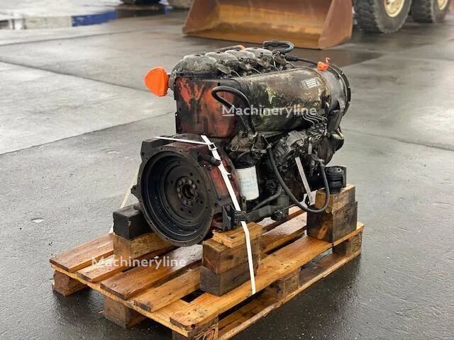 Deutz second-hand pe palet de lemn motor za Deutz F4L 912 građevinske mašine