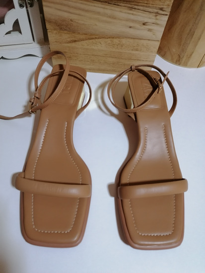 ZARA NOVE SANDALE Sniženo 4500 %%%