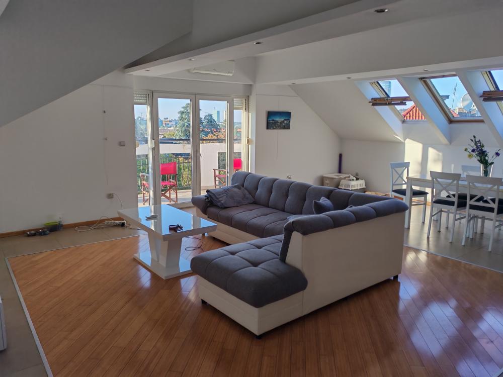 Senjak, namešten penthouse ID#2539
2.000 €