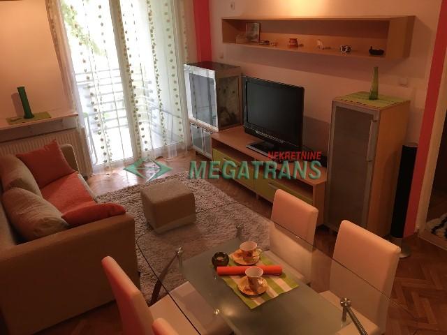 2 sob, 42 m2, kompletno renoviran, ul. Kraljevića Marka, 2.sprat, ID#850
350 €