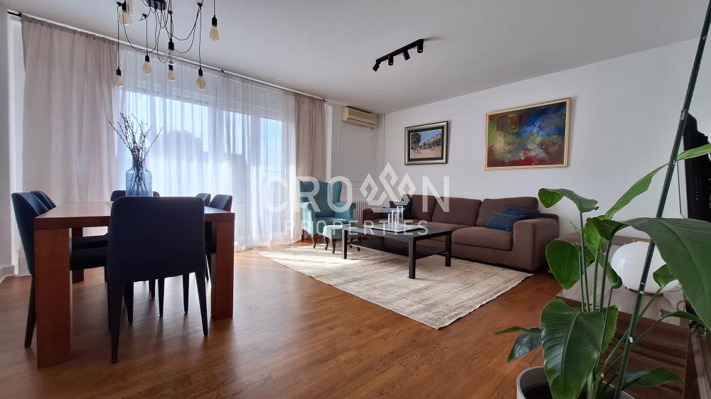 odličan 3.0 stan na Vračaru 81m2 + 9m2 terasa i lođa ID#1723
1.350 €