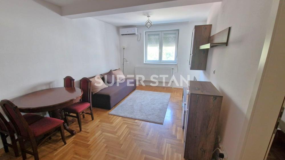 Šejkina odmah useljiv ID#1268
400 €