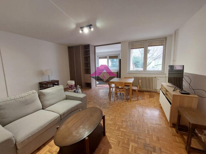 Vojvode Stepe, 2.5, 66m2 (dve lođe), renoviran ID#1582
550 €