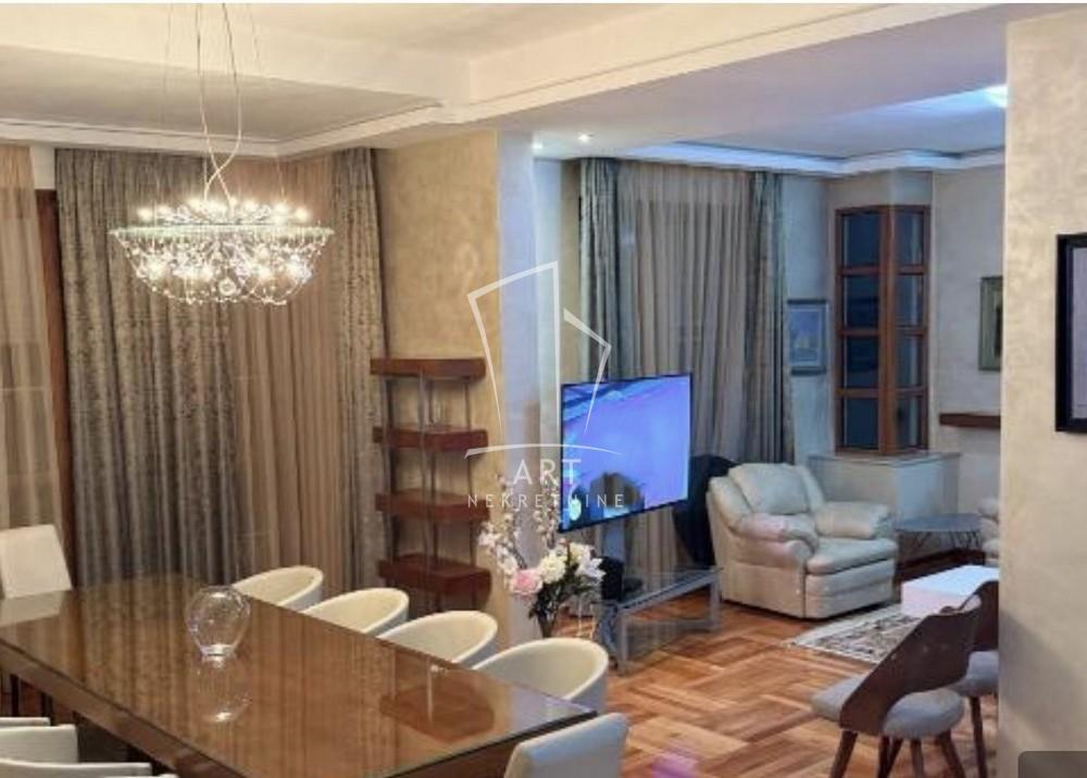 Luksuzna vila na Dedinju ID#13863
6.000 €