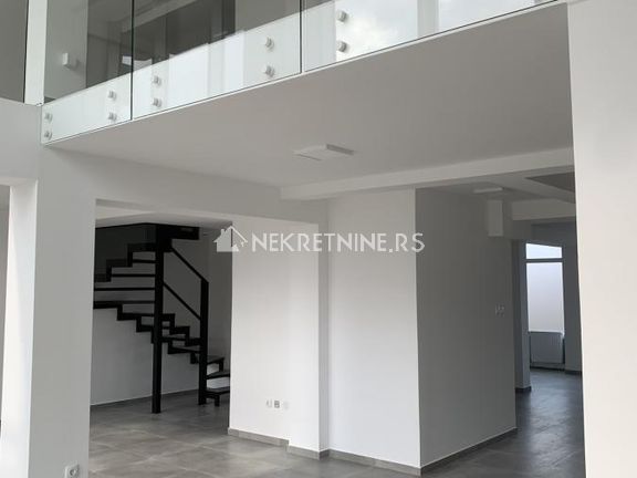 Izdavanje Lokala 190 m² Bulevar Patrijarha Pavla | LUX | Galerija | Prometna Lokacija |