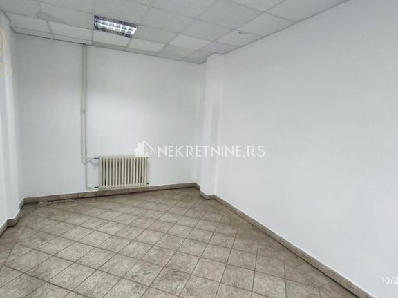 Izdaje se lokal na Detelinari - 52m2