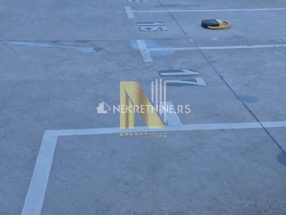 7 dvorišnih parking mesta - Centar III