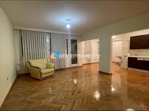 Vračar, Kalenić pijaca, 4.0 stan, 102m2, 1000 EUR, ID 53011