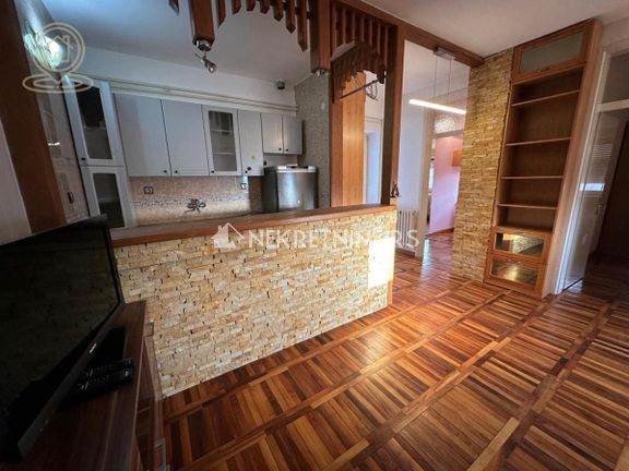 Izdavanje Trosobnog Stana Novo Naselje | 55 m² | TOP LOKACIJA | TERASA |